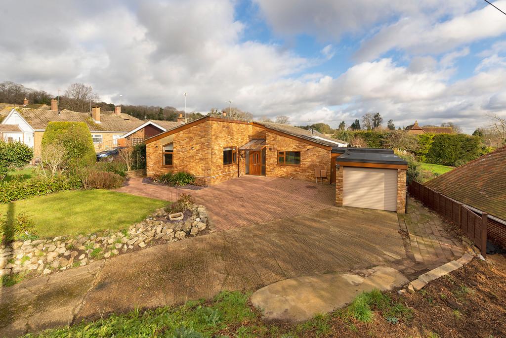 Malling Road, Teston 4 bed detached bungalow - £675,000
