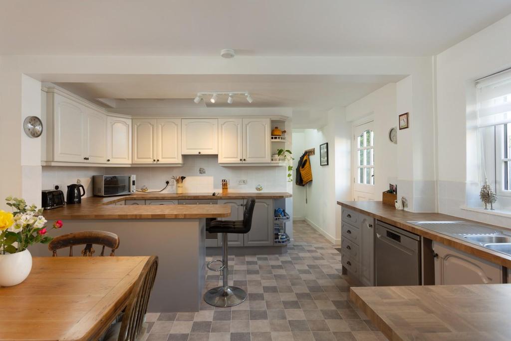 Main Street, Appleton Roebuck, York 3 bed cottage - £280,000