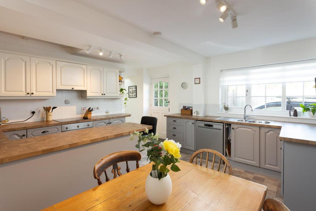 Main Street, Appleton Roebuck, York 3 bed cottage - £280,000