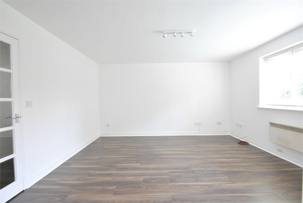Windmill Drive, London NW2 2 bed flat - £1,700 pcm (£392 pw)