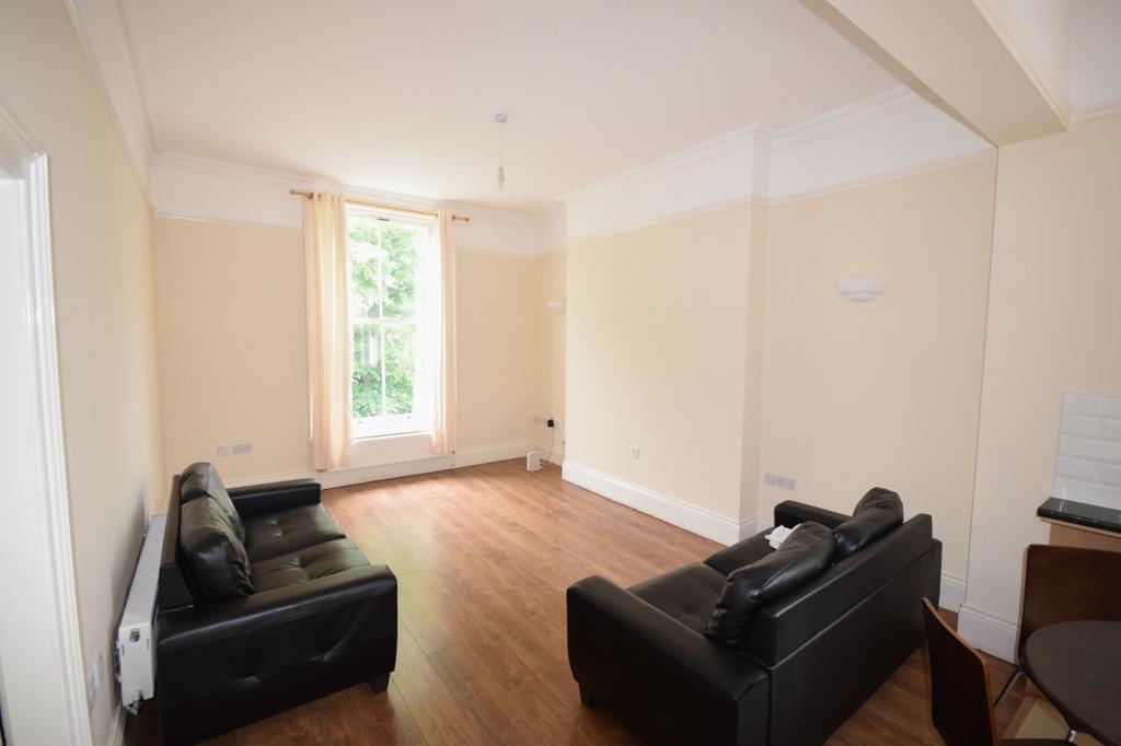 Smedley Lane, Manchester, M8 8UJ 2 bed apartment - £950 pcm (£219 pw)