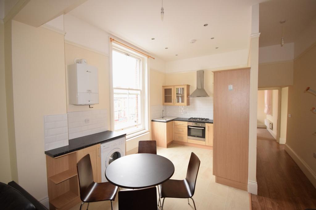Smedley Lane, Manchester, M8 8UJ 2 bed apartment - £950 pcm (£219 pw)