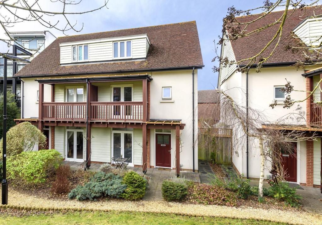 Whateley Close, Guildford, GU2 4 bed semi-detached house - £599,950