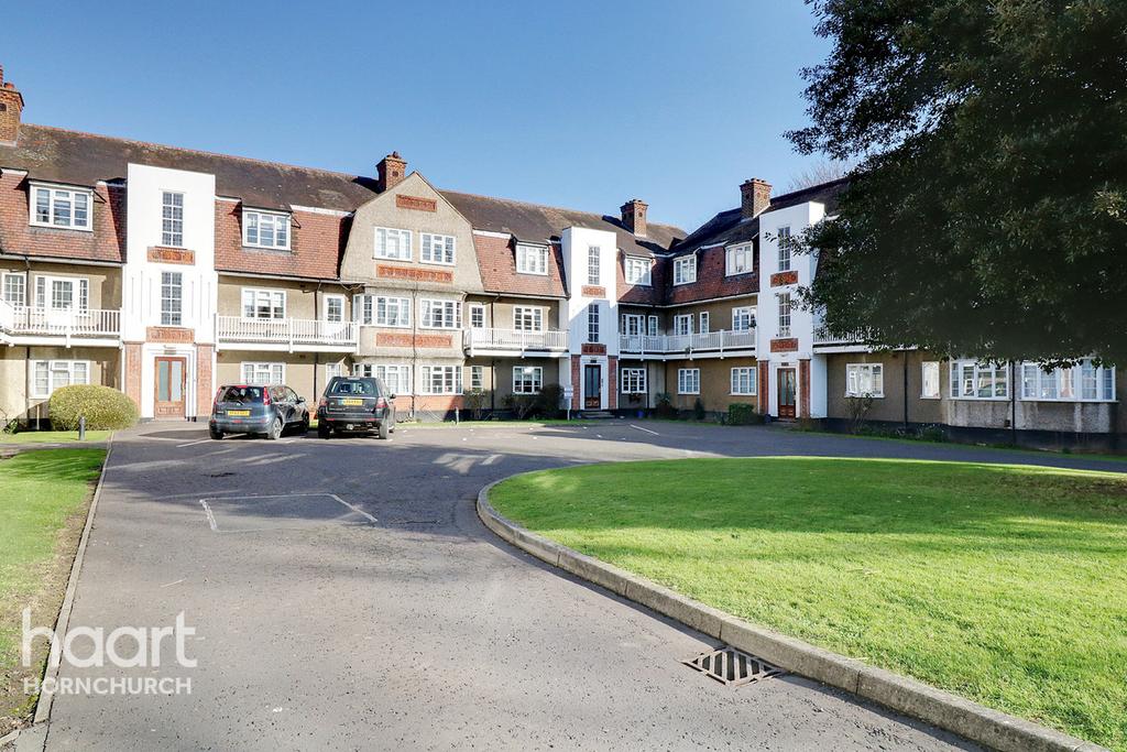 Upminster Road, Hornchurch 2 bed apartment - £275,000