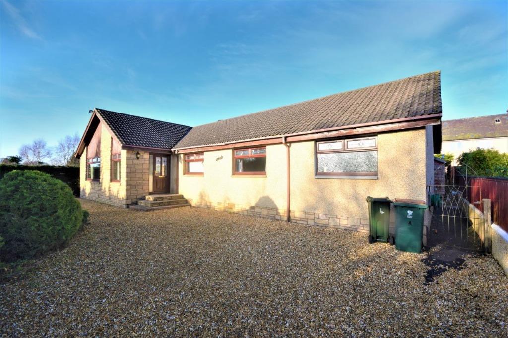 Croft Park, Balbeggie, Perth, PH2 6JF 5 bed bungalow - £250,000