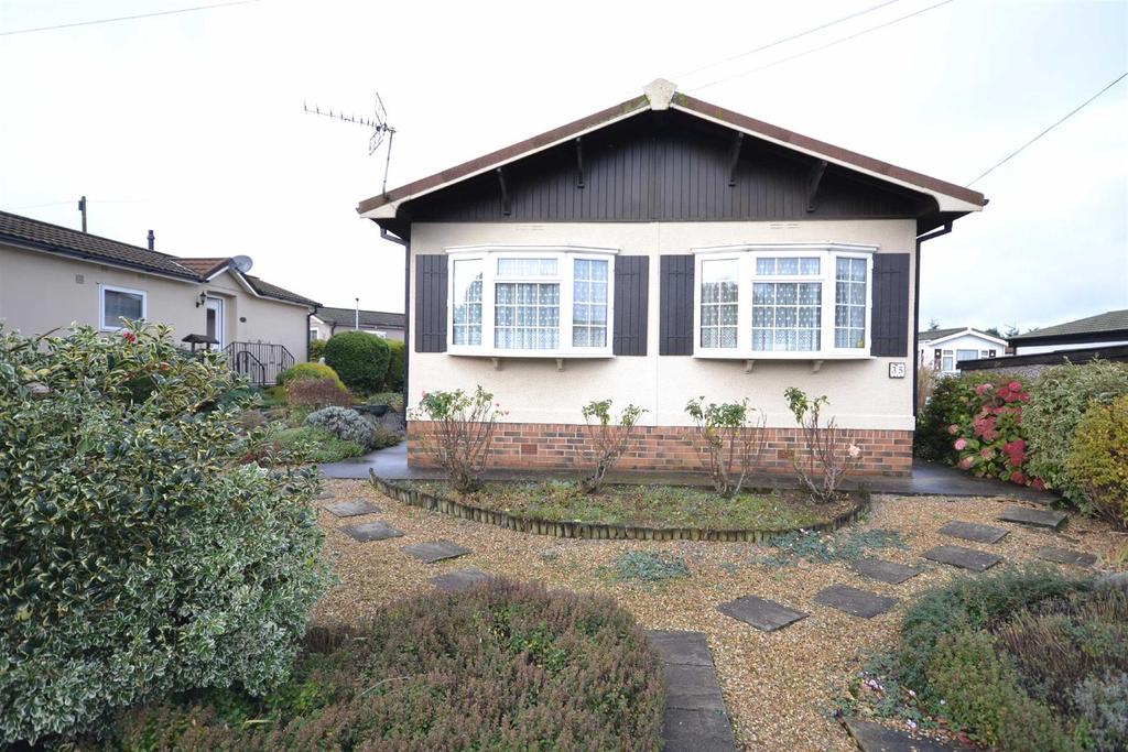 Newfield Drive, Garforth, Leeds 2 bed park home - £115,000