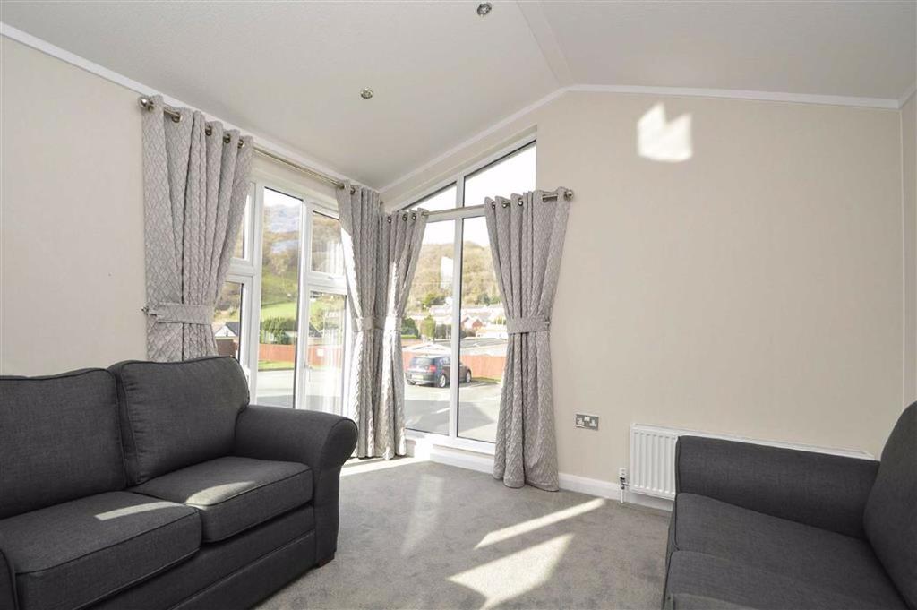 Middletown Park, Middletown, Welshpool 2 bed detached house - £135,000
