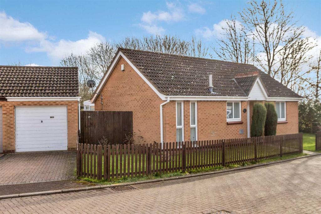 Fontwell Drive, Bletchley, Milton Keynes 2 bed detached bungalow - £399,995