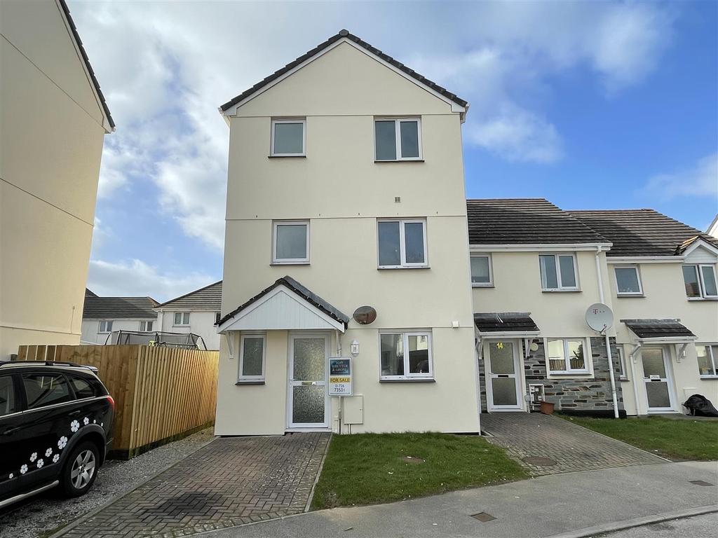 Springfields, Bugle, St. Austell 4 bed house - £240,000