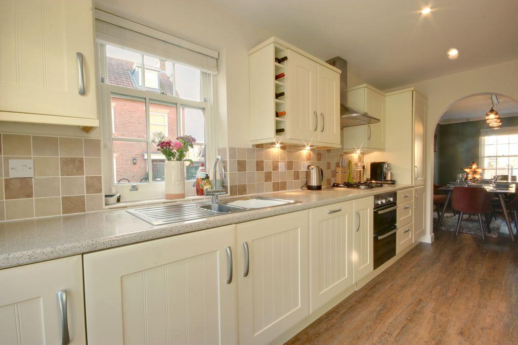 Trinity Fold, South Cave HU15 2BJ 3 bed end of terrace house - £265,000