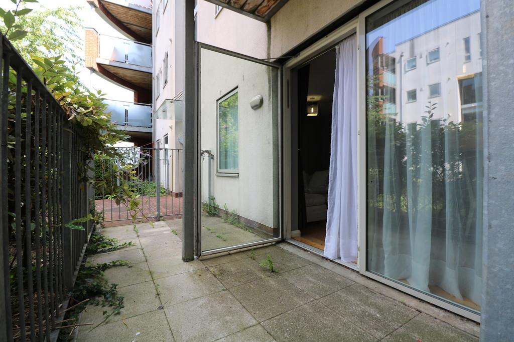 Du Cane Road, London 1 bed apartment - £360,000