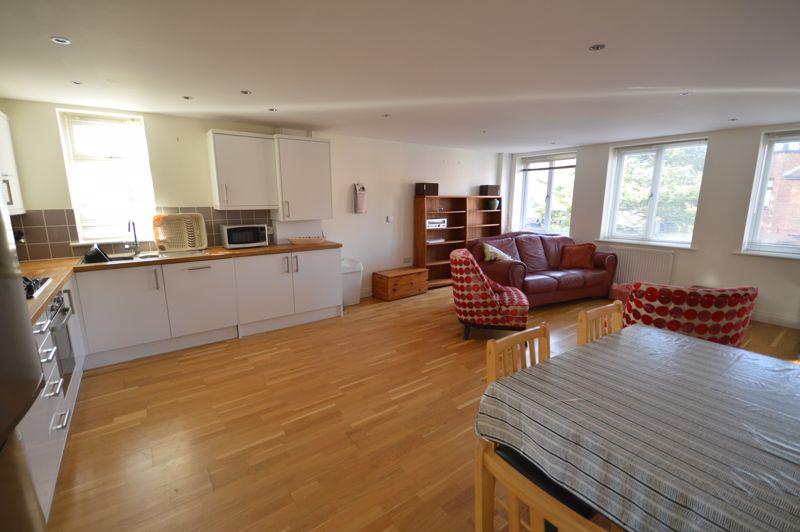 The Grove, Headley Road 2 bed flat - £1,250 pcm (£288 pw)