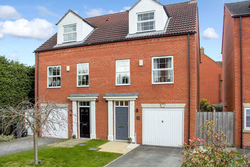 Broadstone Way, York YO30 4UF 3 bed semi-detached house - £320,000