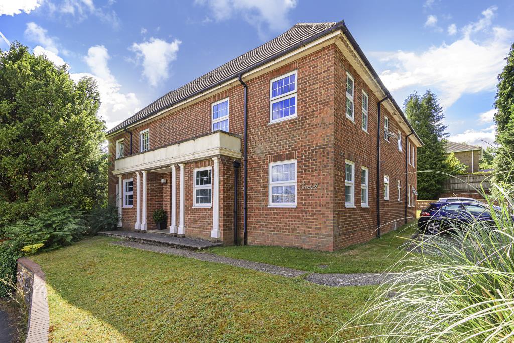 Crowthorne Road Bracknell Rg12 1 Bed Apartment To Rent £1 000 Pcm