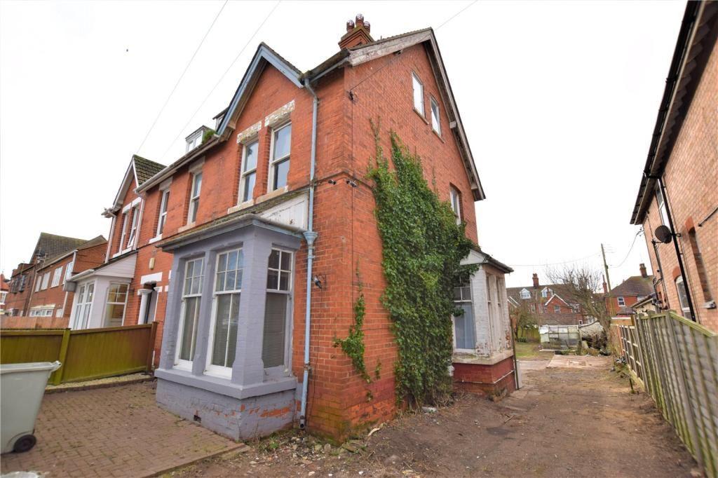 Ida Road, Skegness, Lincolnshire... 7 bed semi-detached house - £150,000