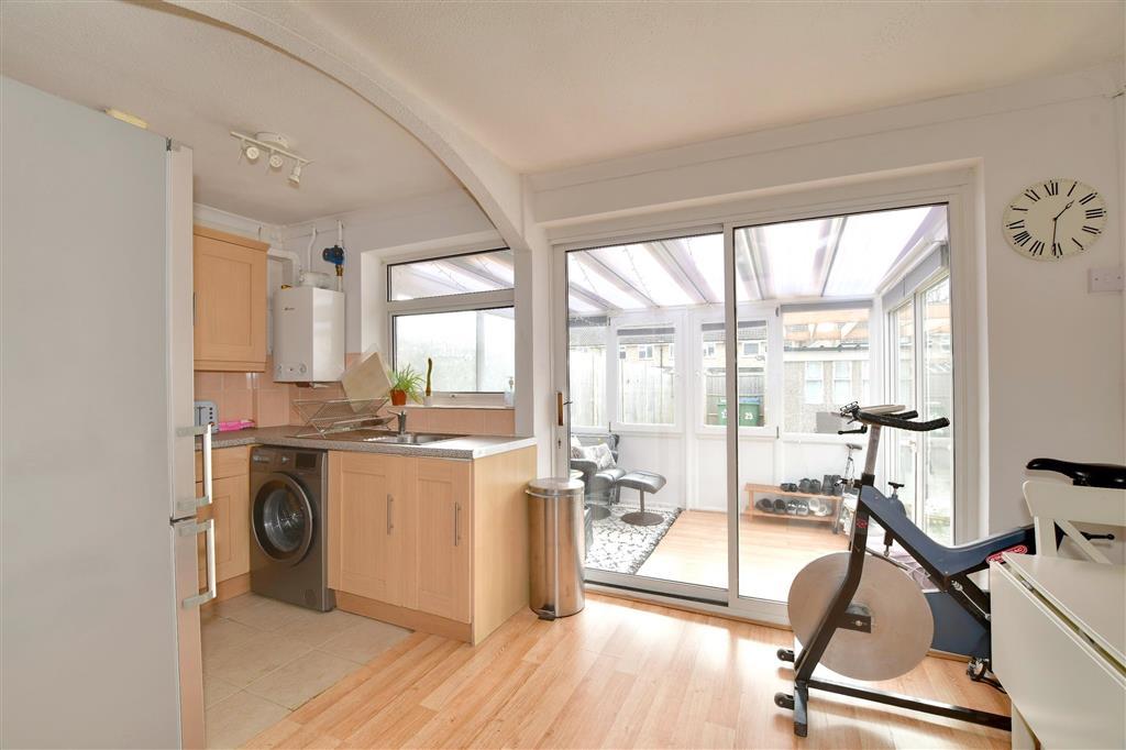 Beech Road, Horsham, West Sussex 3 bed end of terrace house - £375,000