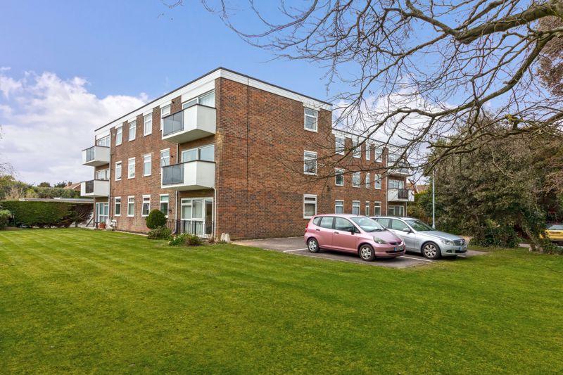 Sea Lane, Rustington 2 bed apartment - £230,000