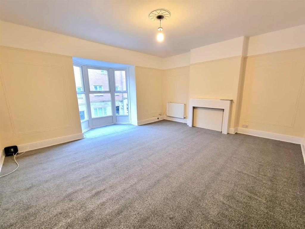 Main Street, Barry 2 bed flat - £695 pcm (£160 pw)
