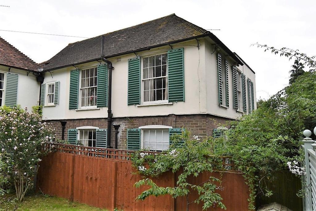 Crow Lane, Rochester 3 bed end of terrace house - £475,000