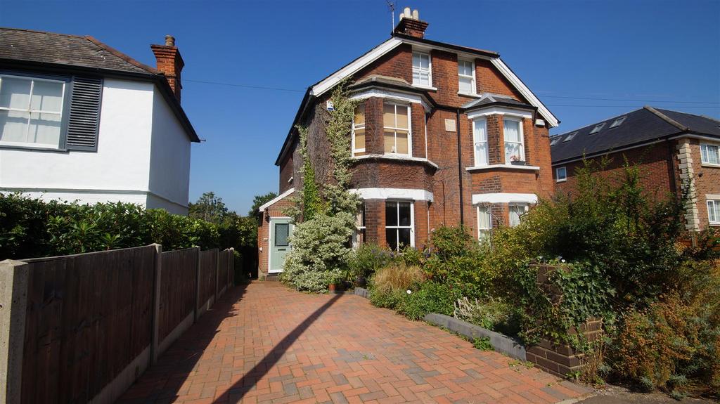 Blackacre Road, Epping CM16 4 bed semi-detached house - £850,000