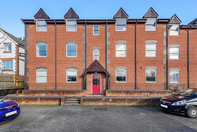 Reading, Berkshire, RG2 1 bed flat - £160,000