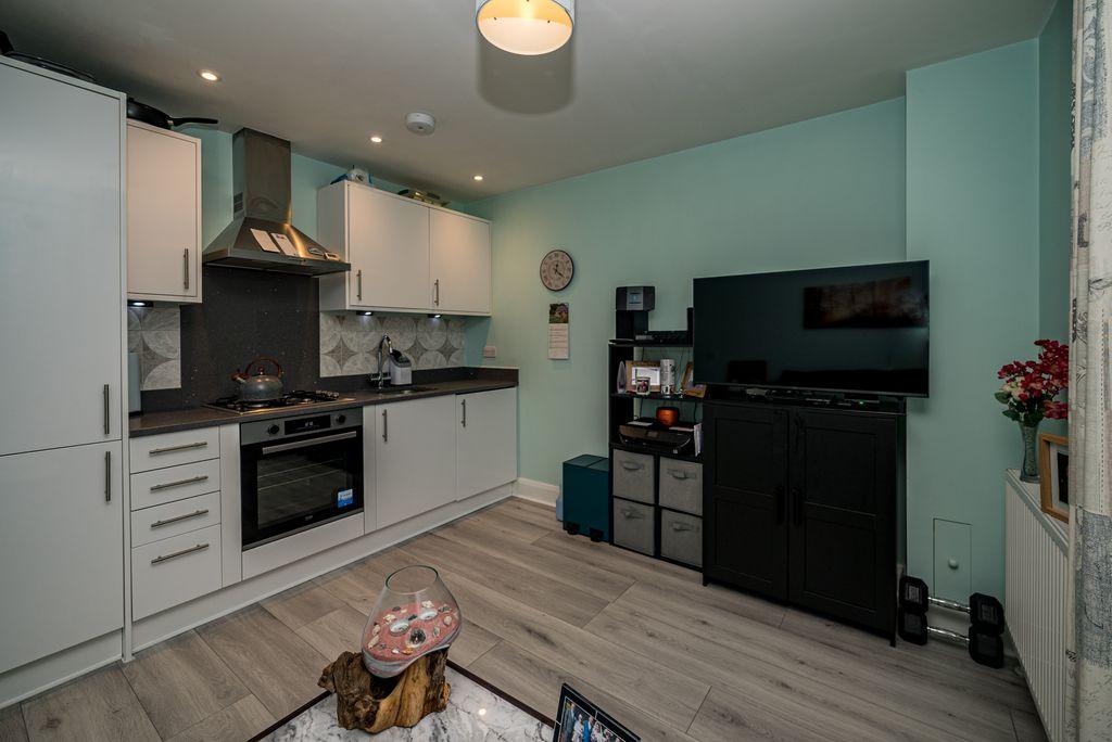 5, 15 Priory Road, High Wycombe HP13 6SL 1 bed flat - £185,000