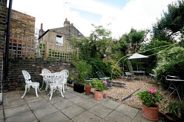 Farm Lane, Fulham, SW6 1 bed apartment - £1,517 pcm (£350 pw)