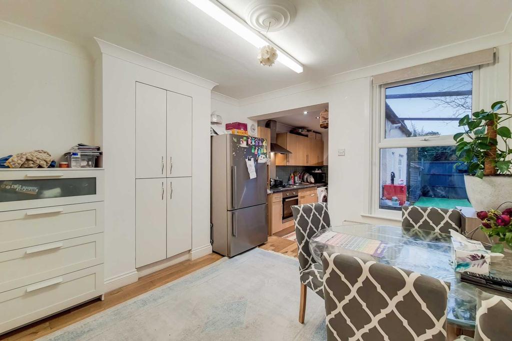 Warren Road Croydon, Croydon 2 bed semi-detached house - £385,000