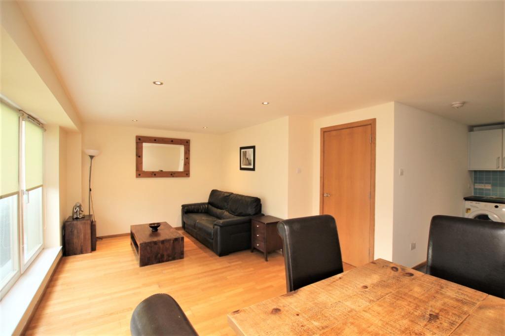 Church Street Flat 2 4 Partick Glasgow G11 5JP 2 Bed Flat 950 Church Street Flat 2 4 Partick Glasgow G11 5JP 2 Bed Flat 950