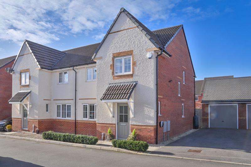 Hurricane Drive, Calne 4 bed semi-detached house - £375,000