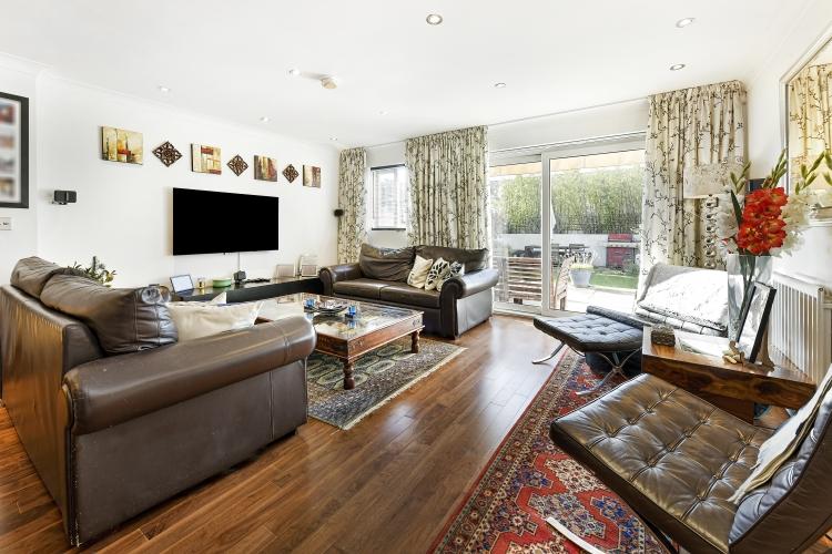 Joseph Hardcastle Close London SE14 3 bed house - £2,400 pcm (£554 pw)