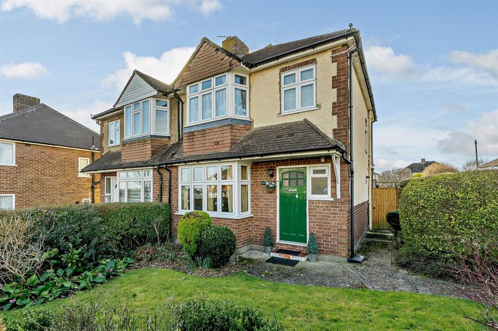 Orchard Way, Aldershot 3 bed semi-detached house - £400,000