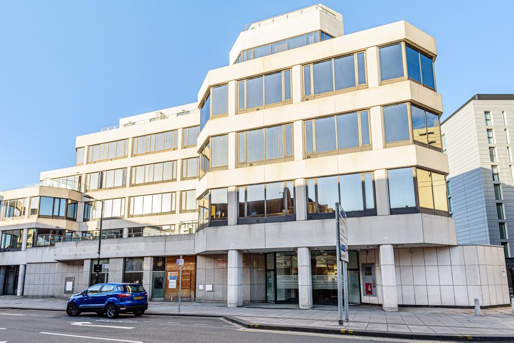 Slough, Berkshire, SL1 1 bed flat - £280,000