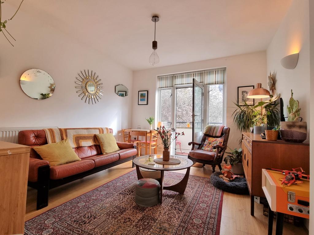 Mundania Road, London, SE22 2 bed flat - £350,000