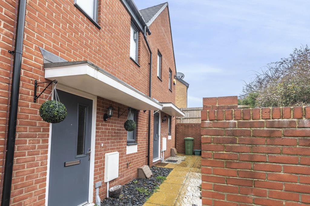 Basingstoke, Hampshire, RG24 2 bed end of terrace house - £285,000