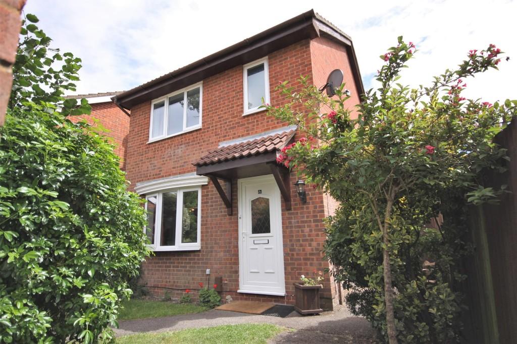 James Grieve Avenue, Locks Heath 3 bed detached house - £375,000