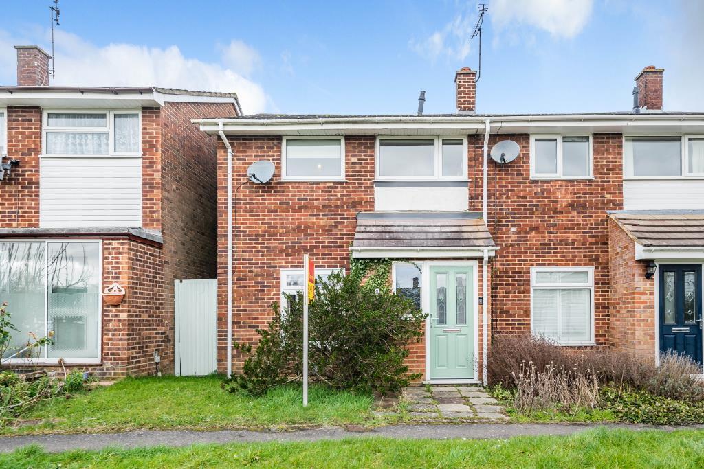 Basingstoke, Hampshire, RG21 3 bed end of terrace house - £300,000