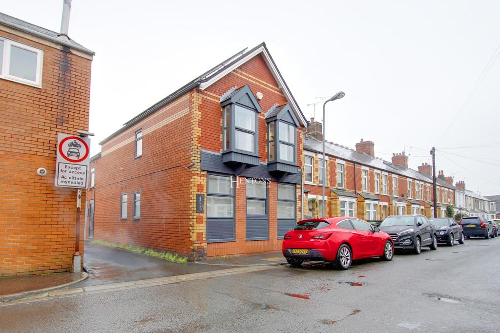 Grove House, Coronation Road, Cardiff 2 bed maisonette - £900 pcm (£208 pw)
