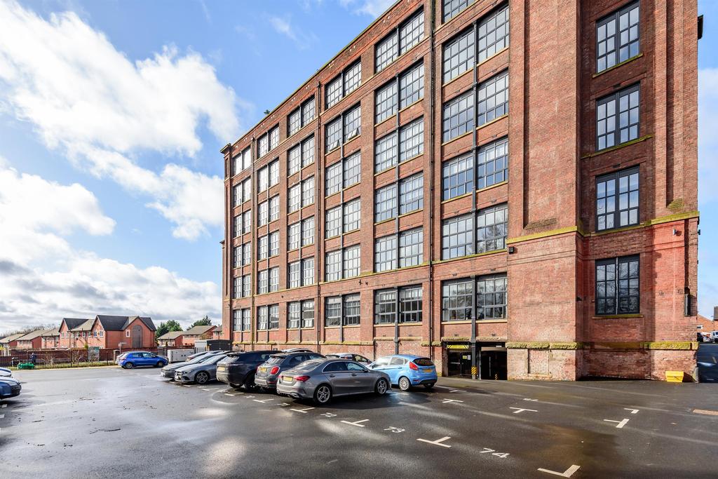 Mather Lane, Leigh, WN7 2FR 2 bed flat - £140,000