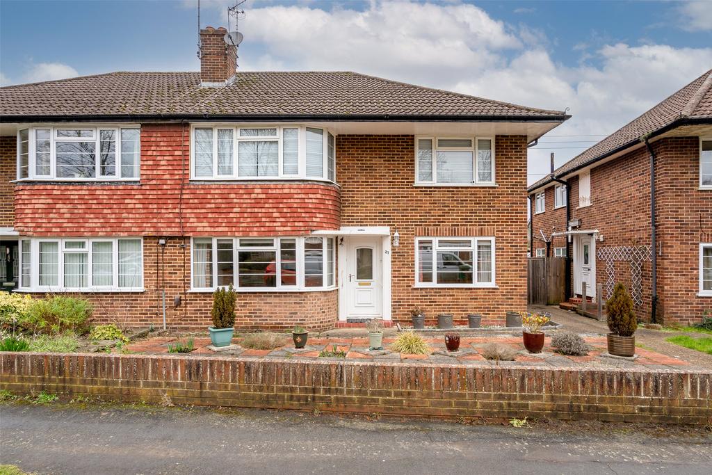 Swan Mill Gardens, Pixham, Dorking, RH4 2 bed maisonette - £385,000