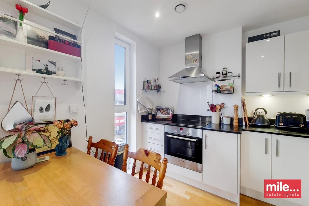 Zenith Close, London 1 bed apartment - £1,300 pcm (£300 pw)