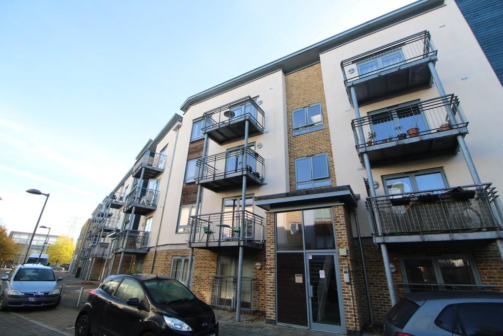 Quayside Drive, Colchester 2 bed apartment - £172,000