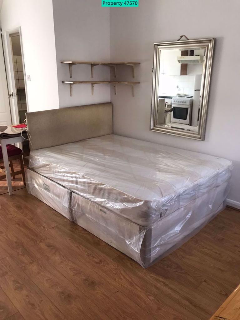 Lordship Lane, London, N22 5LA Studio - £980 pcm (£226 pw)