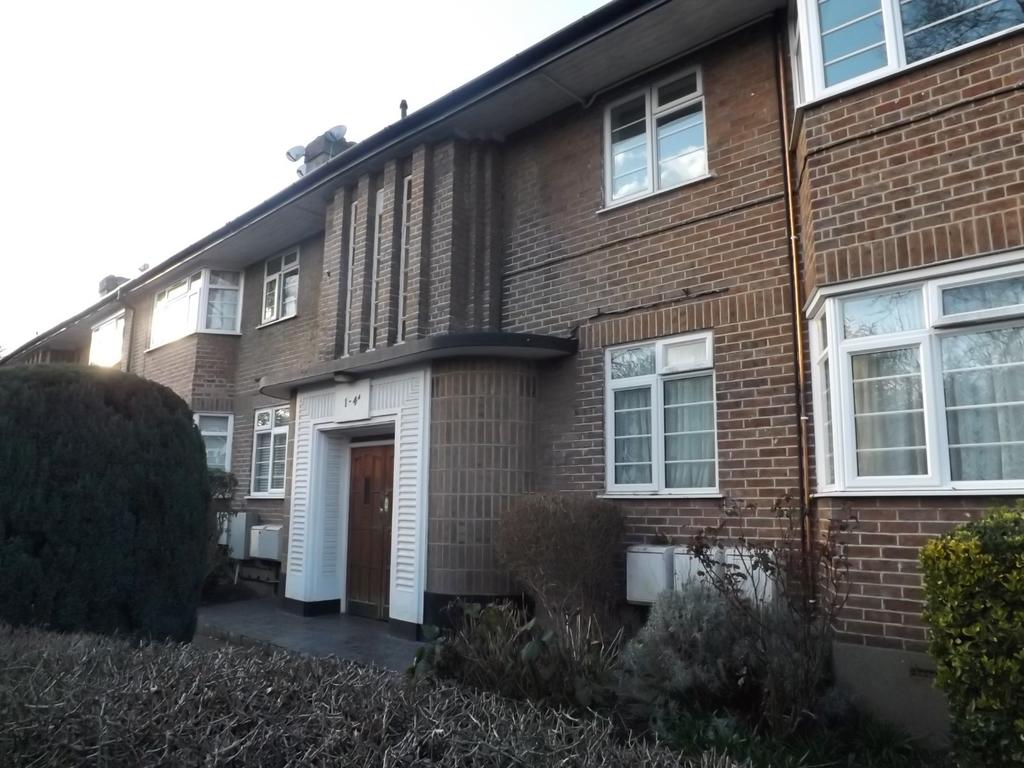 HERONSGATE 2 bed flat - £1,475 pcm (£340 pw)
