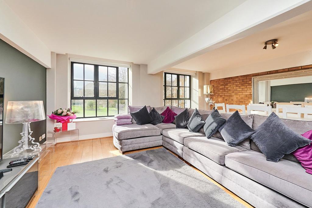 Brewhouse Lane, London 2 bed flat - £3,500 pcm (£808 pw)