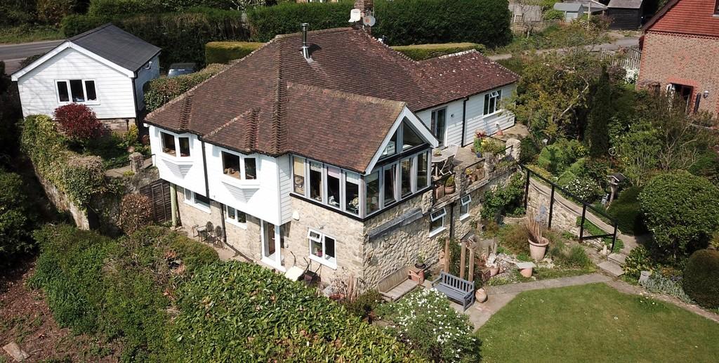 An Attractive Family Home in Hawkhurst 3 bed detached house - £795,000