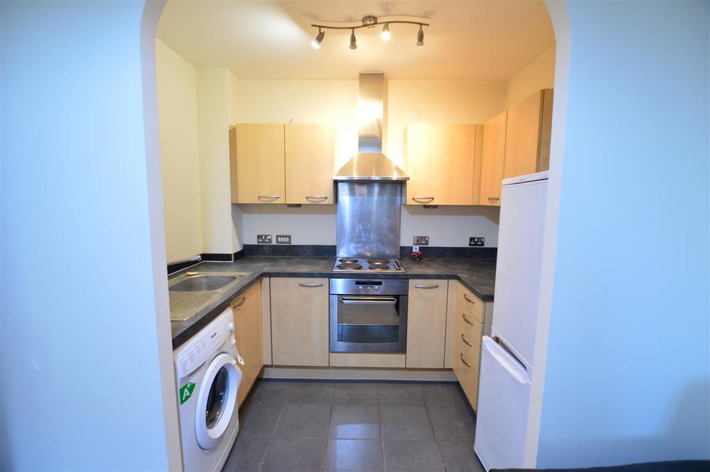 Aspect Court, Windsor Road, Slough 2 bed apartment - £1,150 pcm (£265 pw)