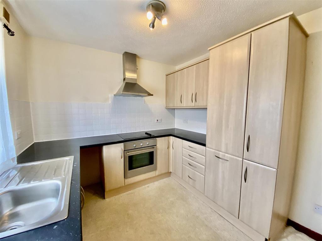 Park Avenue, Kilgetty 2 bed terraced house - £159,950