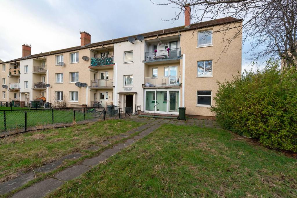 10B Niddrie Mill Crescent, Niddrie... 2 bed ground floor flat - £105,000