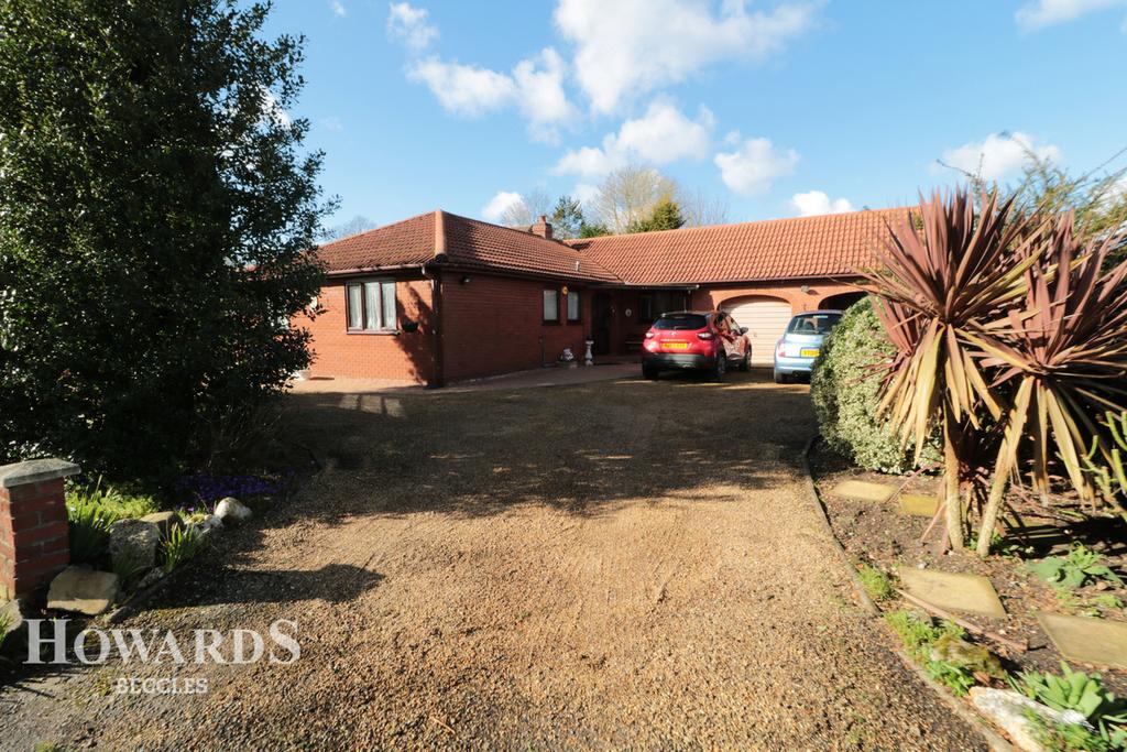 Falcon Lane, Bungay 5 bed detached bungalow - £485,000